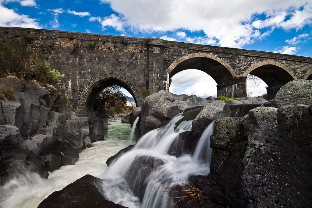 Ponte sul fiume Alcantara. Castiglione di Sicilia - Dizy Foto