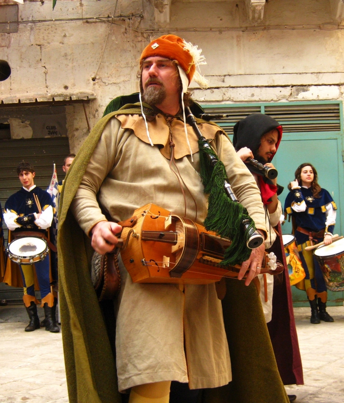 Ghironda: dizionario, significato e curiosità