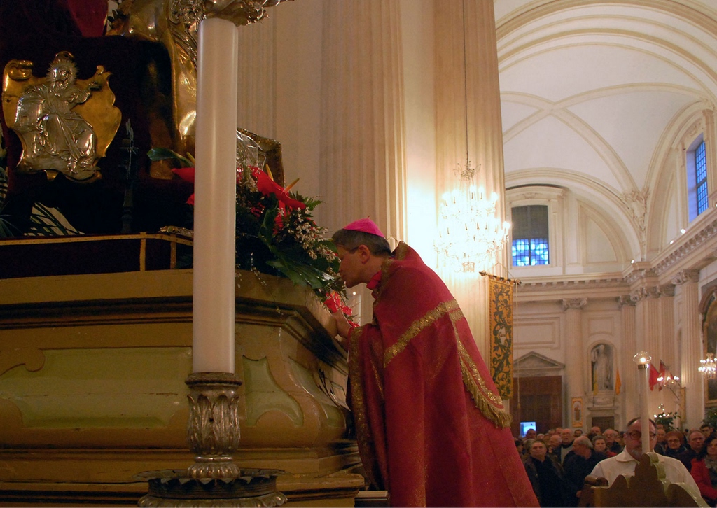 Cardinale: dizionario, significato e curiosità