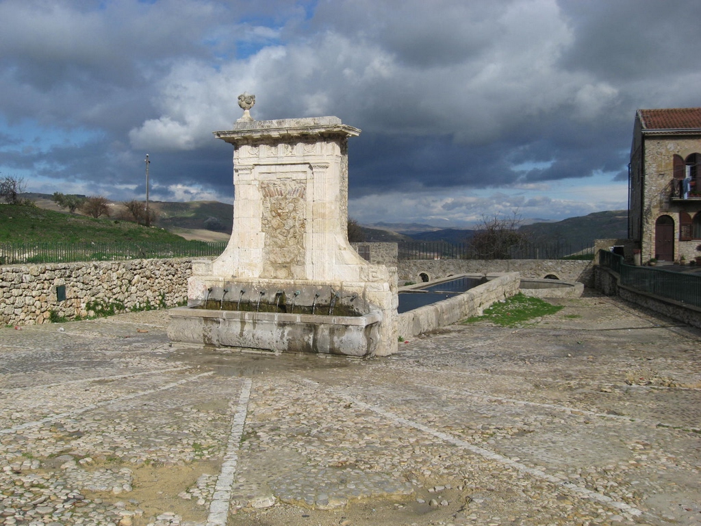 Racalmuto (Ag) : la Fontana dalle 10 cannelle - Dizy Foto
