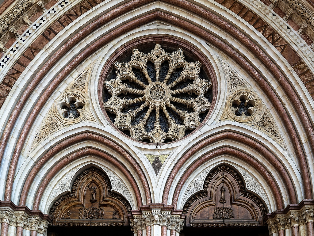 Rosone: dizionario, significato e curiosità