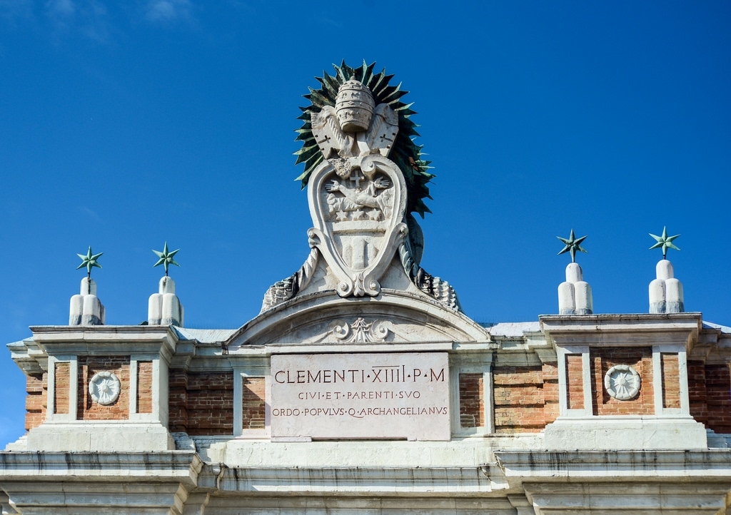 Papale: dizionario, significato e curiosità